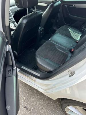 White Volkswagen Passat 2012 in Vilnius, with an engine capacity of 1.97 L and mileage of 305 thousand km for 5750 €, photo 17 on AUTOMOTO.COM.LV