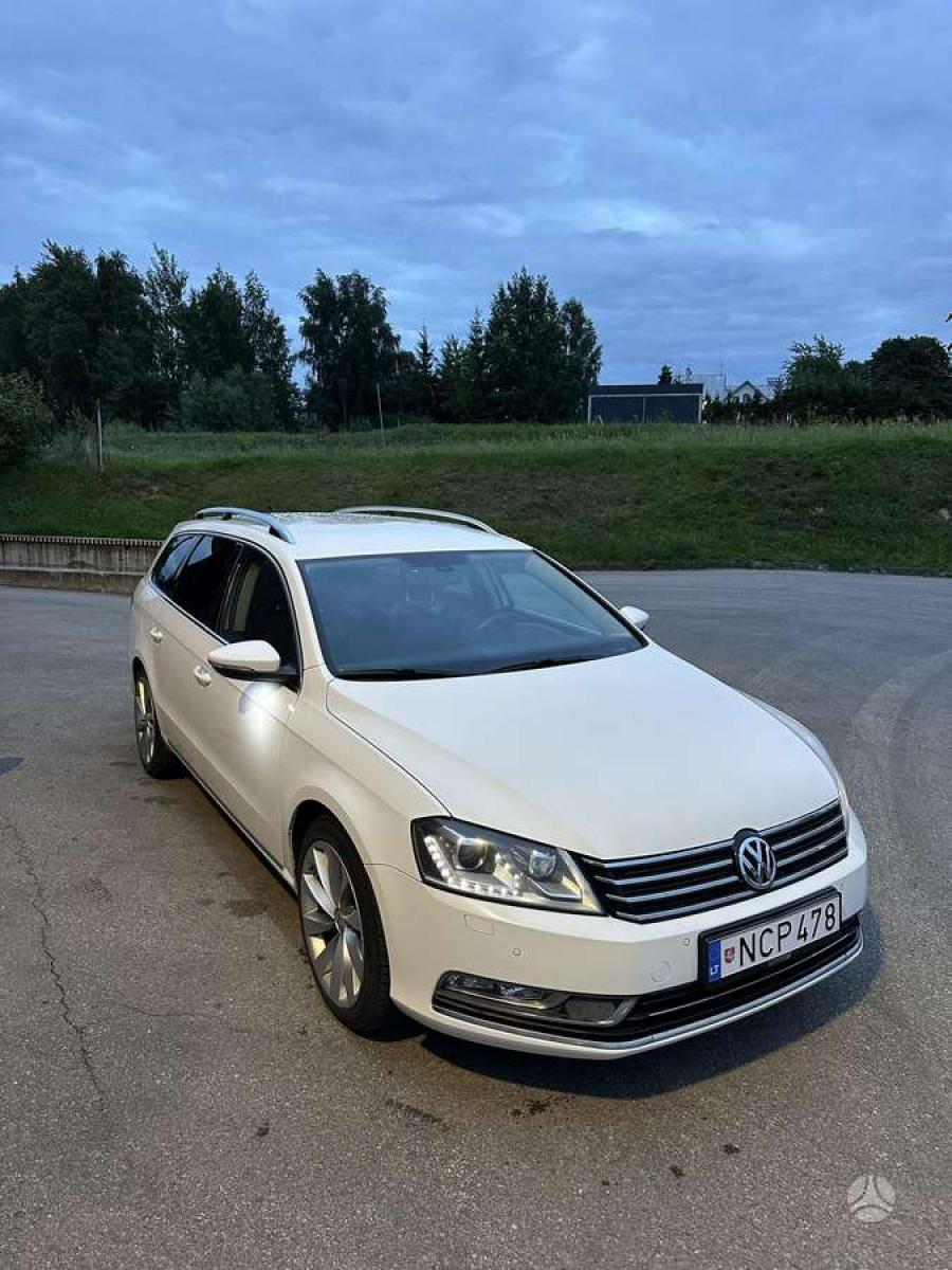 White Volkswagen Passat 2012 in Vilnius, with an engine capacity of 1.97 L and mileage of 305 thousand km for 5750 €, photo 19 on AUTOMOTO.COM.LV