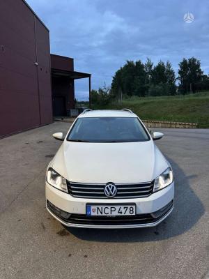 White Volkswagen Passat 2012 in Vilnius, with an engine capacity of 1.97 L and mileage of 305 thousand km for 5750 €, photo 20 on AUTOMOTO.COM.LV