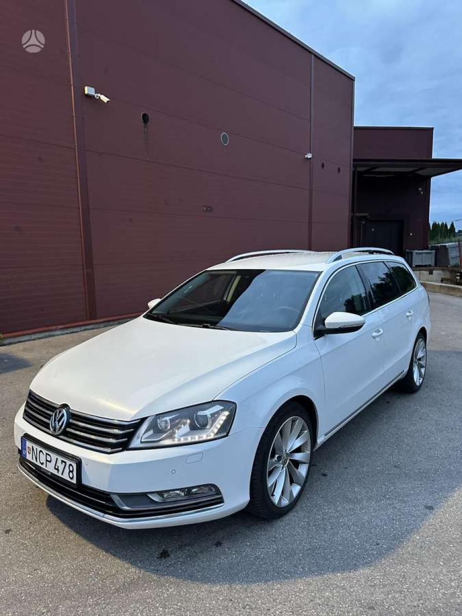 White Volkswagen Passat 2012 in Vilnius, with an engine capacity of 1.97 L and mileage of 305 thousand km for 5750 €, photo 21 on AUTOMOTO.COM.LV