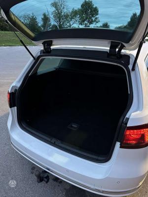 White Volkswagen Passat 2012 in Vilnius, with an engine capacity of 1.97 L and mileage of 305 thousand km for 5750 €, photo 23 on AUTOMOTO.COM.LV