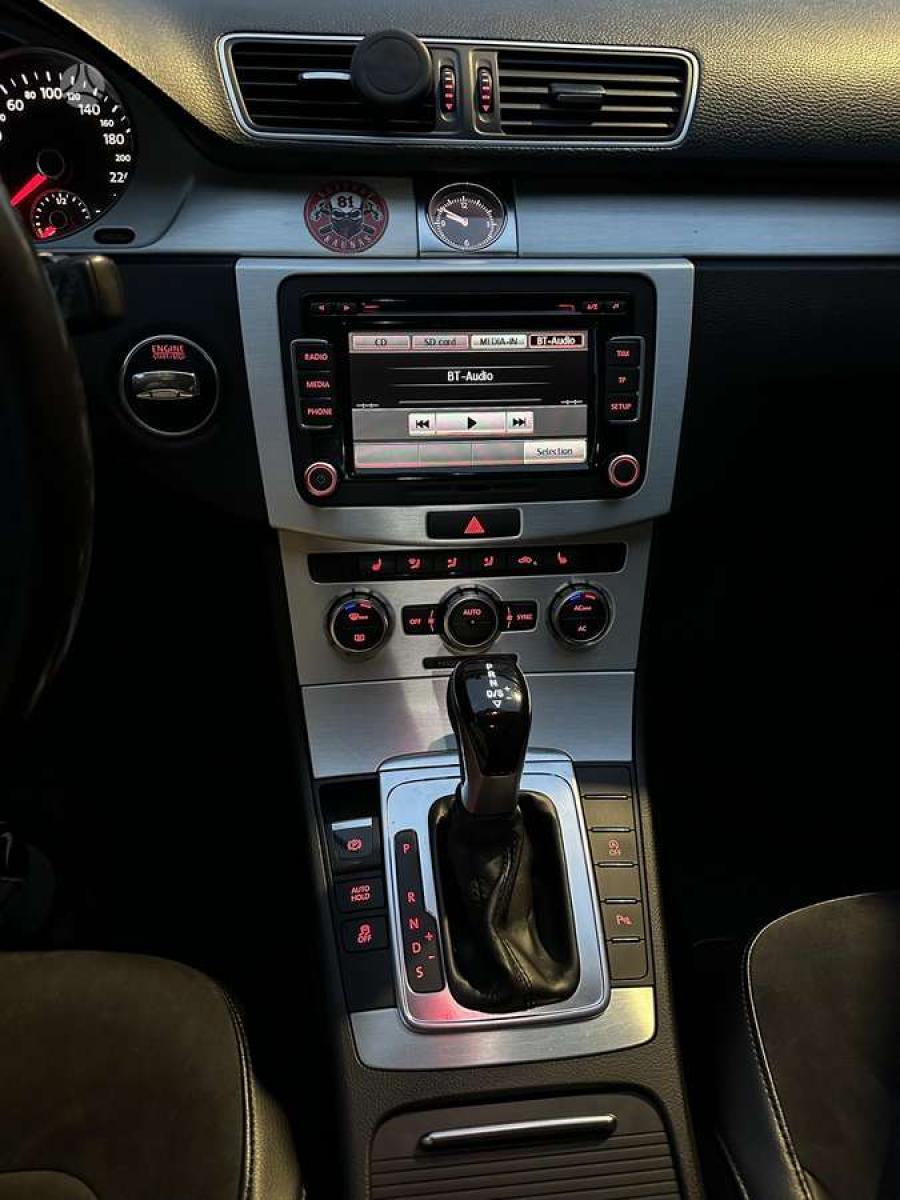 White Volkswagen Passat 2012 in Vilnius, with an engine capacity of 1.97 L and mileage of 305 thousand km for 5750 €, photo 25 on AUTOMOTO.COM.LV