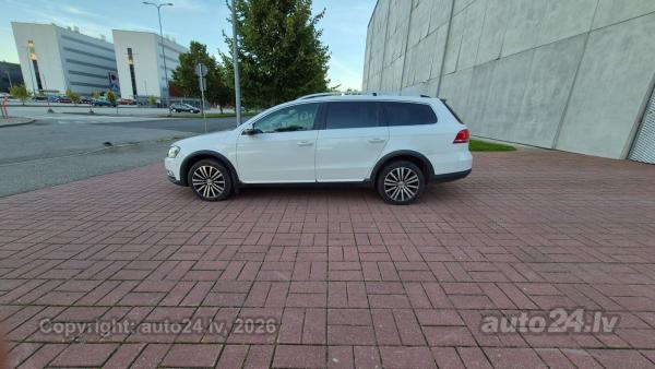 White Volkswagen Passat 2012 in Tartu, with an engine capacity of 2.00 L and mileage of 390 thousand km for 4400 €, photo 8 on AUTOMOTO.COM.LV