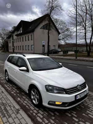 White Volkswagen Passat 2013 in Klaipeda, with an engine capacity of 1.60 L and mileage of 340 thousand km for 6000 €, photo  on AUTOMOTO.COM.LV