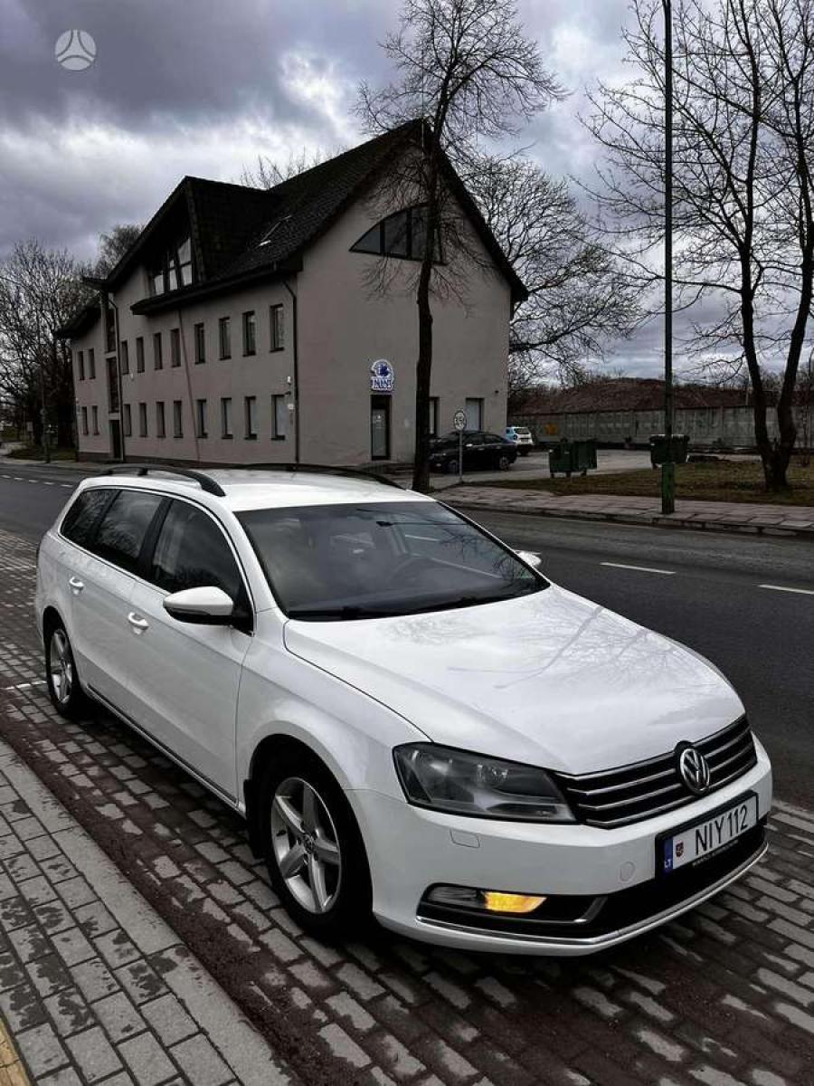 White Volkswagen Passat 2013 in Klaipeda, with an engine capacity of 1.60 L and mileage of 340 thousand km for 6000 €, photo 1 on AUTOMOTO.COM.LV