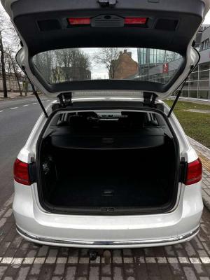 White Volkswagen Passat 2013 in Klaipeda, with an engine capacity of 1.60 L and mileage of 340 thousand km for 6000 €, photo 3 on AUTOMOTO.COM.LV