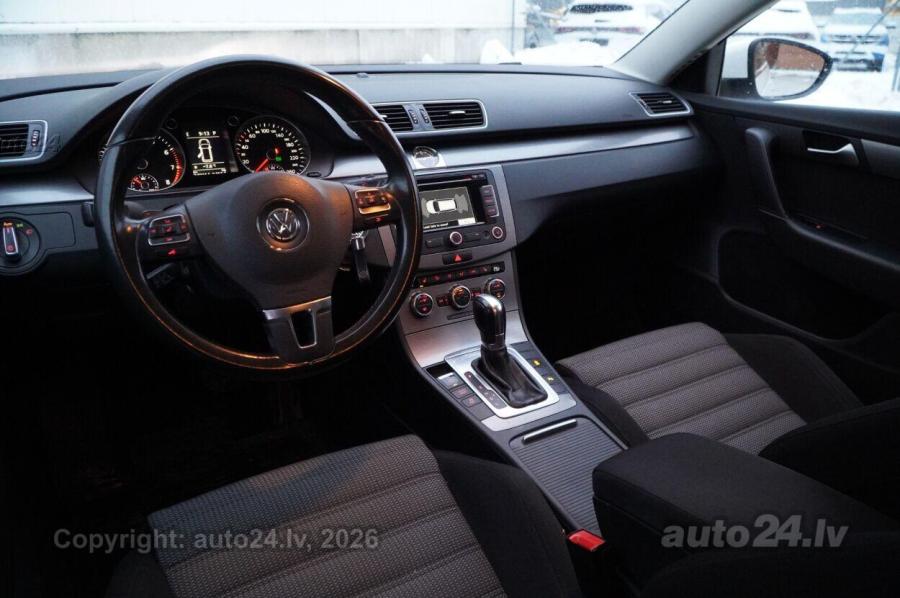 Balts Volkswagen Passat 2013 Tallina, ar dzinēja tilpumu 1.40 L un nobraukumu 242 tūkst. km par 5670 €, foto 12 vietnē AUTOMOTO.COM.LV