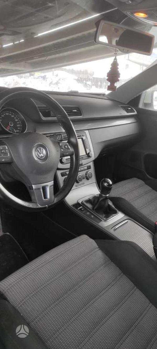 Balts Volkswagen Passat 2013 Tauragė, ar dzinēja tilpumu 1.40 L un nobraukumu 200 tūkst. km par 3950 €, foto 2 vietnē AUTOMOTO.COM.LV