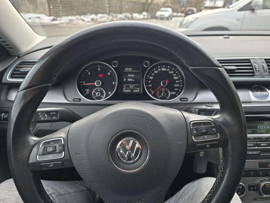 Balts Volkswagen Passat 2013 Viļņa, ar dzinēja tilpumu 1.97 L un nobraukumu 236 tūkst. km par 6750 €, foto 17 vietnē AUTOMOTO.COM.LV
