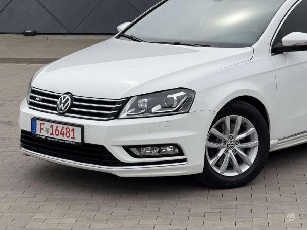 White Volkswagen Passat 2013 in Jonava, with an engine capacity of 1.97 L and mileage of 270 thousand km for 6500 €, photo 3 on AUTOMOTO.COM.LV