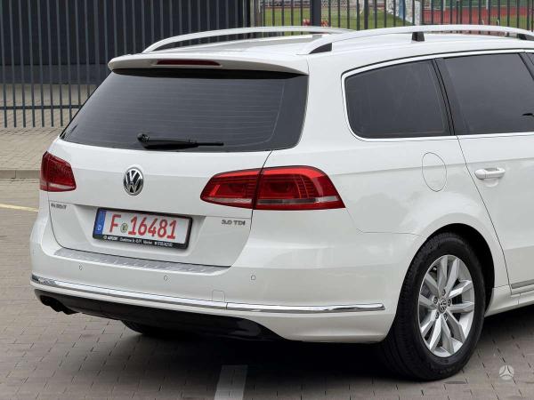 White Volkswagen Passat 2013 in Jonava, with an engine capacity of 1.97 L and mileage of 270 thousand km for 6500 €, photo 8 on AUTOMOTO.COM.LV
