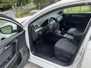 White Volkswagen Passat 2013 in Vilnius, with an engine capacity of 1.60 L and mileage of 246 thousand km for 5600 €, photo 4 on AUTOMOTO.COM.LV