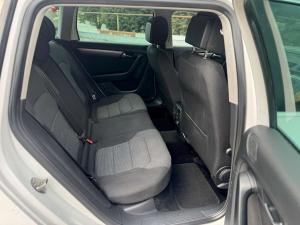 White Volkswagen Passat 2013 in Vilnius, with an engine capacity of 1.60 L and mileage of 246 thousand km for 5600 €, photo 20 on AUTOMOTO.COM.LV