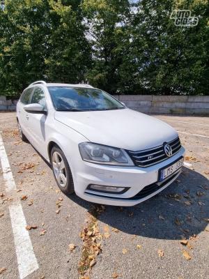 Balts Volkswagen Passat 2013 Vievis, ar dzinēja tilpumu 2.00 L un nobraukumu 359 tūkst. km par 3599 €, foto  vietnē AUTOMOTO.COM.LV