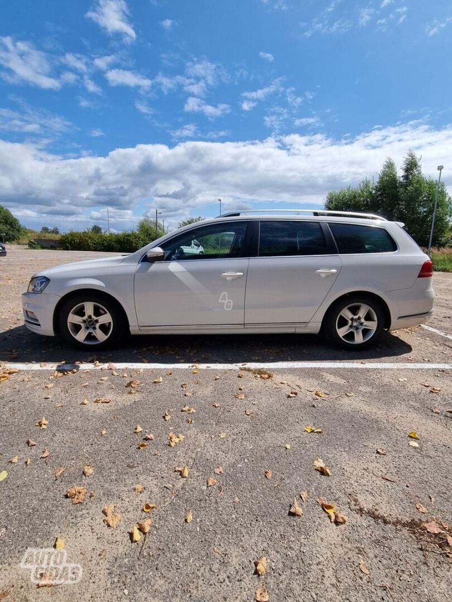 Balts Volkswagen Passat 2013 Vievis, ar dzinēja tilpumu 2.00 L un nobraukumu 359 tūkst. km par 3599 €, foto 11 vietnē AUTOMOTO.COM.LV