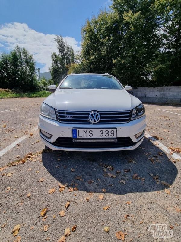 White Volkswagen Passat 2013 in Vievis, with an engine capacity of 2.00 L and mileage of 359 thousand km for 3300 €, photo 7 on AUTOMOTO.COM.LV