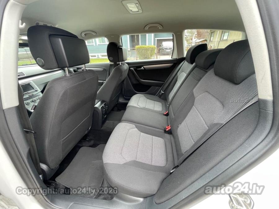 White Volkswagen Passat 2014 in Tartu, with an engine capacity of 1.60 L and mileage of 262 thousand km for 5990 €, photo 10 on AUTOMOTO.COM.LV