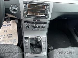White Volkswagen Passat 2014 in Tartu, with an engine capacity of 1.60 L and mileage of 290 thousand km for 3490 €, photo 8 on AUTOMOTO.COM.LV