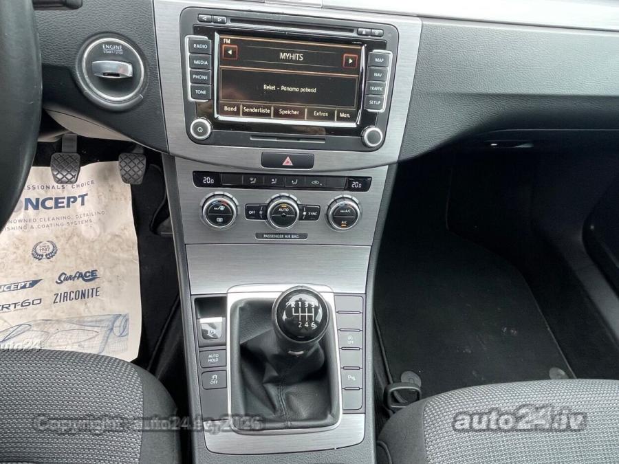 White Volkswagen Passat 2014 in Tartu, with an engine capacity of 1.60 L and mileage of 290 thousand km for 3490 €, photo 8 on AUTOMOTO.COM.LV