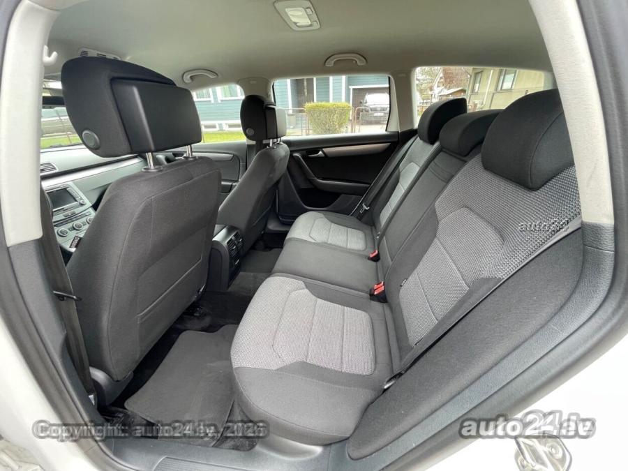 White Volkswagen Passat 2014 in Tartu, with an engine capacity of 1.60 L and mileage of 290 thousand km for 3490 €, photo 9 on AUTOMOTO.COM.LV