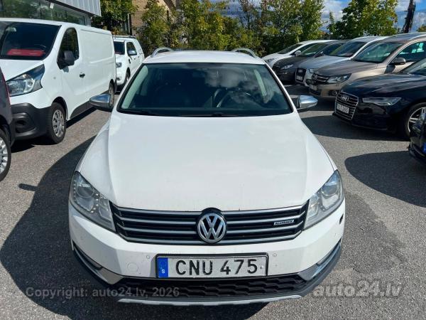 White Volkswagen Passat 2014 in Parnu, with an engine capacity of 2.00 L and mileage of 261 thousand km for 6500 €, photo 2 on AUTOMOTO.COM.LV