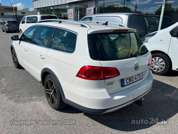 White Volkswagen Passat 2014 in Parnu, with an engine capacity of 2.00 L and mileage of 261 thousand km for 6500 €, photo 4 on AUTOMOTO.COM.LV