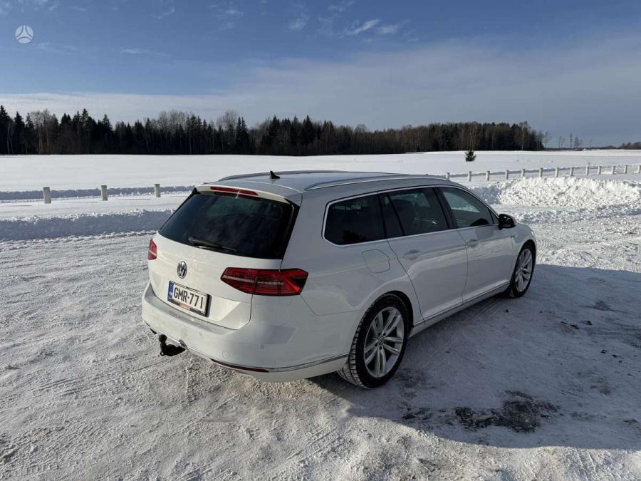 White Volkswagen Passat 2015 in Siauliai, with an engine capacity of 1.97 L and mileage of 287 thousand km for 9600 €, photo 3 on AUTOMOTO.COM.LV