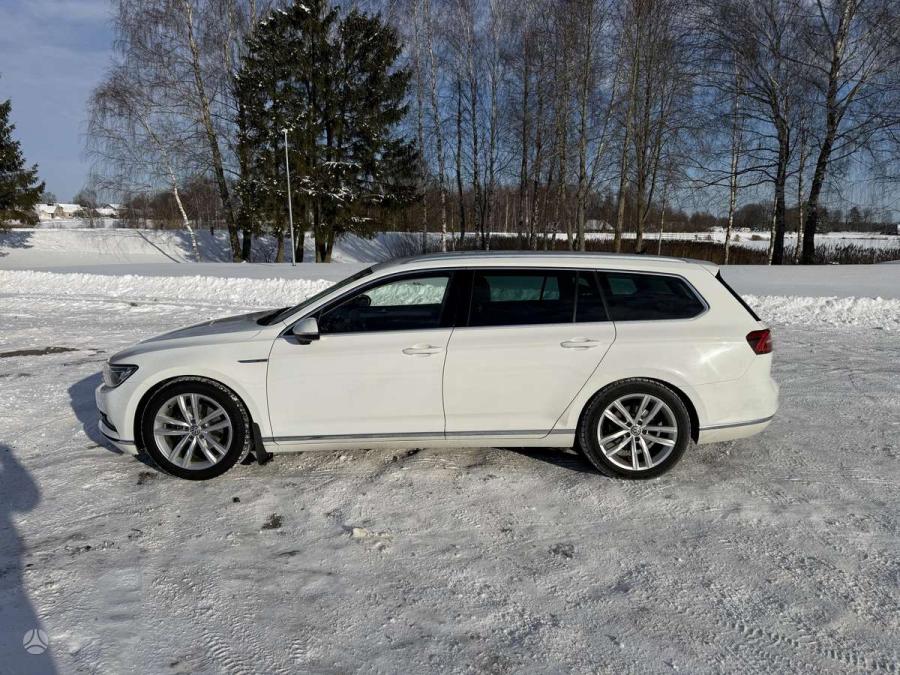White Volkswagen Passat 2015 in Siauliai, with an engine capacity of 1.97 L and mileage of 287 thousand km for 9600 €, photo 5 on AUTOMOTO.COM.LV
