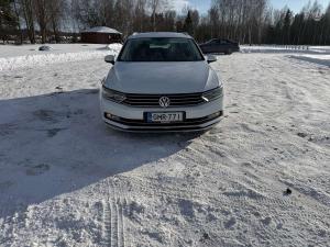 White Volkswagen Passat 2015 in Siauliai, with an engine capacity of 1.97 L and mileage of 287 thousand km for 9600 €, photo 7 on AUTOMOTO.COM.LV