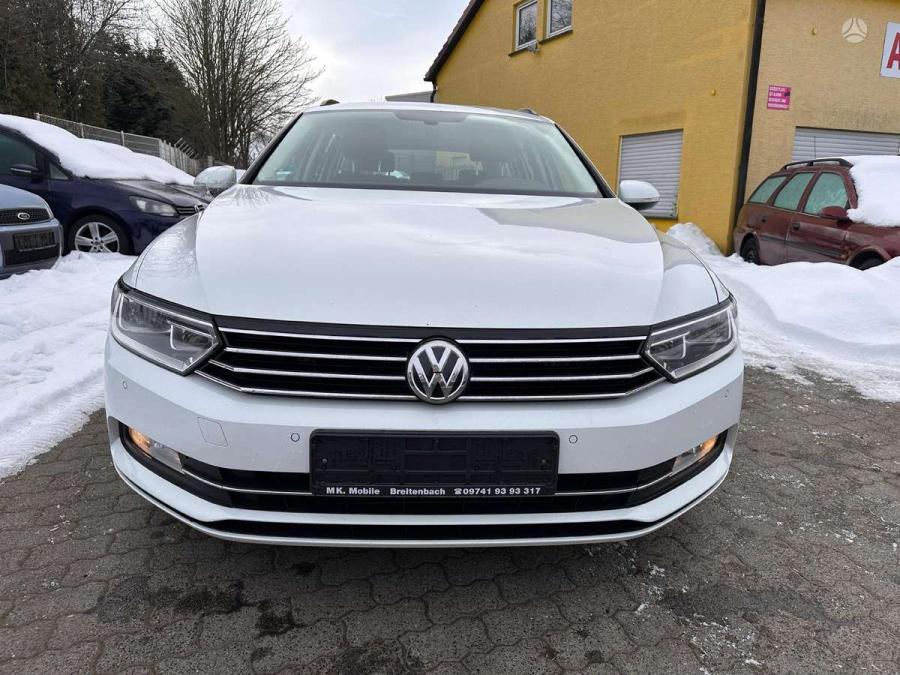 White Volkswagen Passat 2015 in Utena, with an engine capacity of 1.97 L and mileage of 225 thousand km for 7999 €, photo 1 on AUTOMOTO.COM.LV
