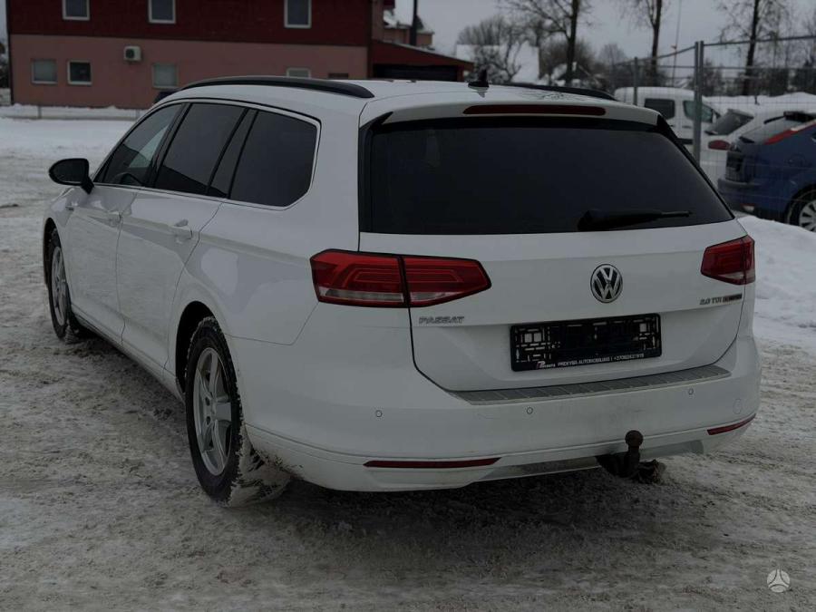 White Volkswagen Passat 2015 in Rokiskis, with an engine capacity of 1.97 L and mileage of 310 thousand km for 8850 €, photo 8 on AUTOMOTO.COM.LV