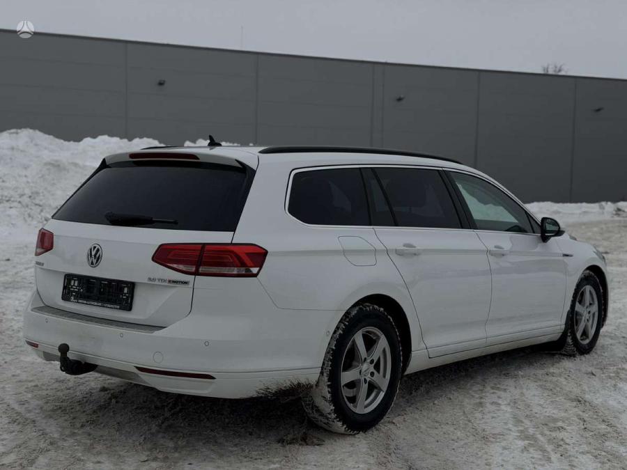 White Volkswagen Passat 2015 in Rokiskis, with an engine capacity of 1.97 L and mileage of 310 thousand km for 8850 €, photo 10 on AUTOMOTO.COM.LV