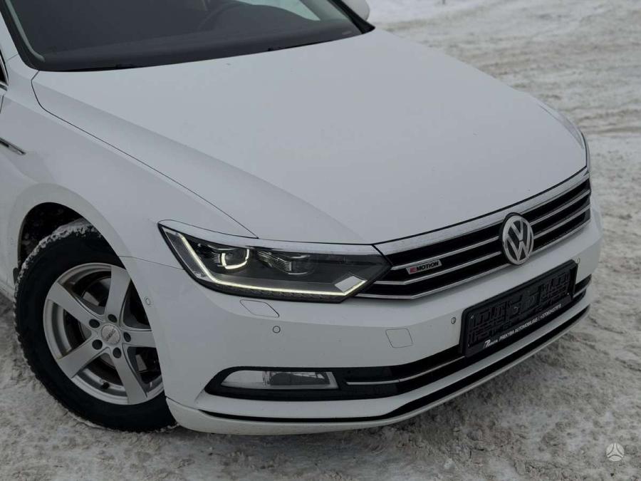 White Volkswagen Passat 2015 in Rokiskis, with an engine capacity of 1.97 L and mileage of 310 thousand km for 8850 €, photo 11 on AUTOMOTO.COM.LV