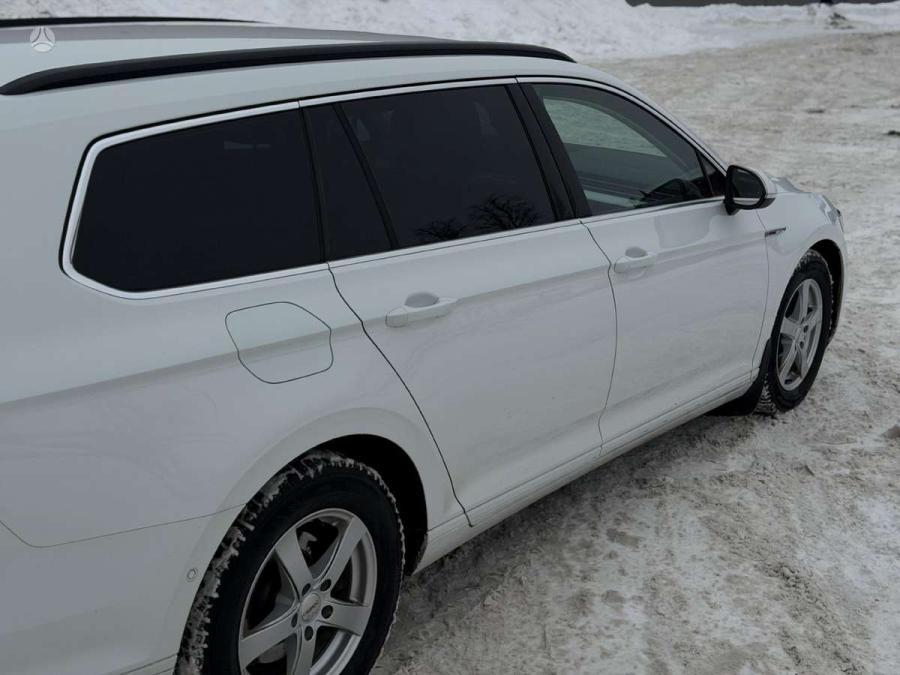 White Volkswagen Passat 2015 in Rokiskis, with an engine capacity of 1.97 L and mileage of 310 thousand km for 8850 €, photo 13 on AUTOMOTO.COM.LV