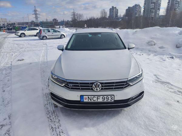 White Volkswagen Passat 2015 in Vilnius, with an engine capacity of 1.80 L and mileage of 152 thousand km for 12000 €, photo 3 on AUTOMOTO.COM.LV