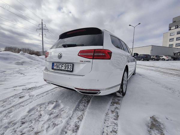 White Volkswagen Passat 2015 in Vilnius, with an engine capacity of 1.80 L and mileage of 152 thousand km for 12000 €, photo 9 on AUTOMOTO.COM.LV