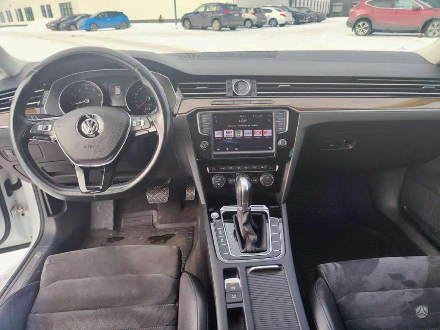 White Volkswagen Passat 2015 in Vilnius, with an engine capacity of 1.80 L and mileage of 152 thousand km for 12000 €, photo 16 on AUTOMOTO.COM.LV