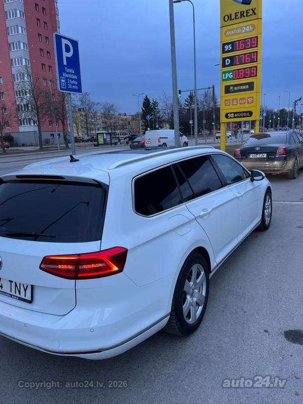 White Volkswagen Passat 2015 in Tallinn, with an engine capacity of 2.00 L and mileage of 249 thousand km for 12599 €, photo 4 on AUTOMOTO.COM.LV