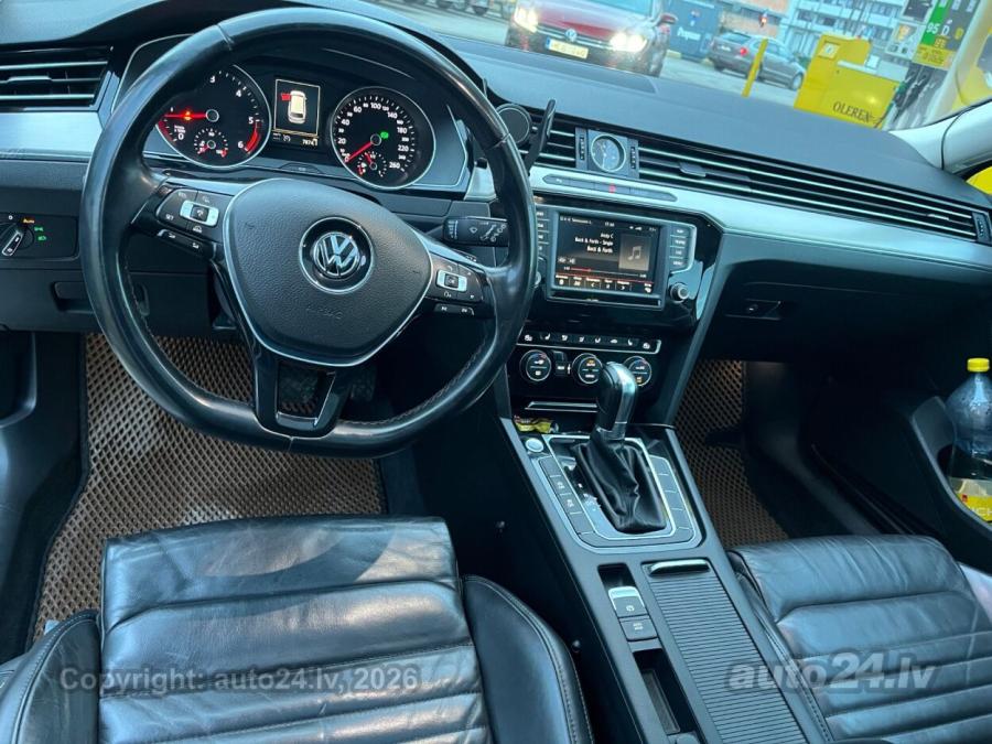 White Volkswagen Passat 2015 in Tallinn, with an engine capacity of 2.00 L and mileage of 249 thousand km for 12599 €, photo 9 on AUTOMOTO.COM.LV