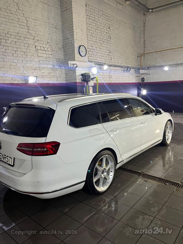White Volkswagen Passat 2015 in Tallinn, with an engine capacity of 2.00 L and mileage of 249 thousand km for 12599 €, photo 10 on AUTOMOTO.COM.LV