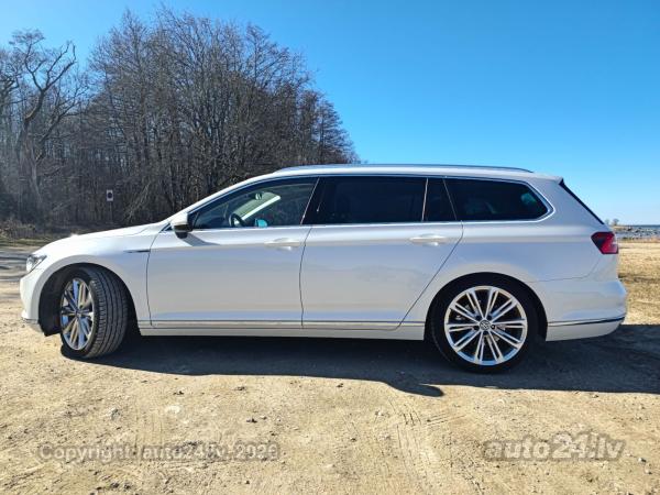 White Volkswagen Passat 2015 in Tallinn, with an engine capacity of 2.00 L and mileage of 211 thousand km for 13599 €, photo 2 on AUTOMOTO.COM.LV