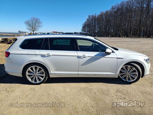 White Volkswagen Passat 2015 in Tallinn, with an engine capacity of 2.00 L and mileage of 211 thousand km for 13599 €, photo 4 on AUTOMOTO.COM.LV