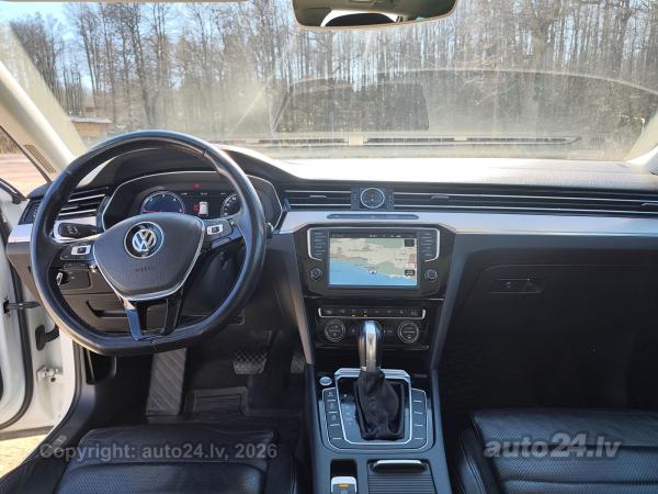 White Volkswagen Passat 2015 in Tallinn, with an engine capacity of 2.00 L and mileage of 211 thousand km for 13599 €, photo 9 on AUTOMOTO.COM.LV