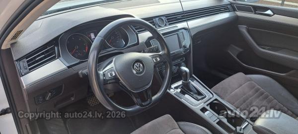 Balts Volkswagen Passat 2015 Tallina, ar dzinēja tilpumu 2.00 L un nobraukumu 264 tūkst. km par 12999 €, foto 10 vietnē AUTOMOTO.COM.LV