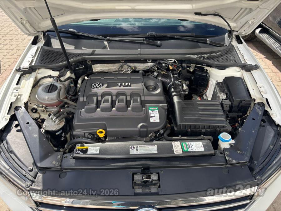 White Volkswagen Passat 2015 in Tallinn, with an engine capacity of 2.00 L and mileage of 193 thousand km for 12000 €, photo 11 on AUTOMOTO.COM.LV
