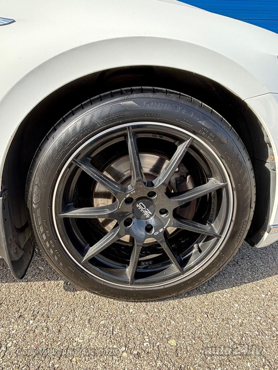 White Volkswagen Passat 2015 in Tallinn, with an engine capacity of 2.00 L and mileage of 193 thousand km for 12000 €, photo 12 on AUTOMOTO.COM.LV