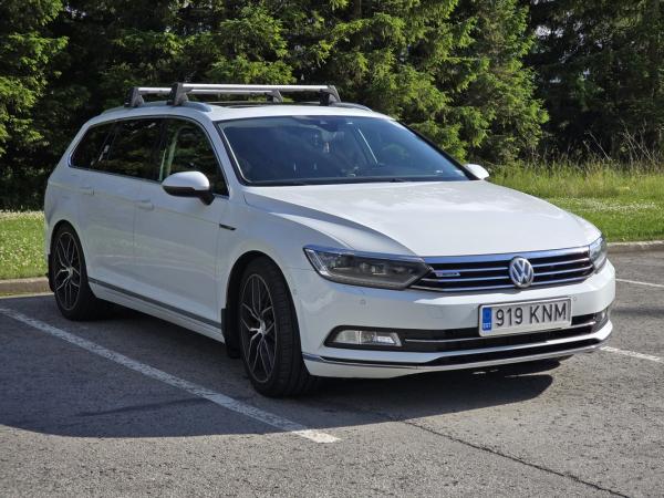 White Volkswagen Passat 2015 in Tallinn, with an engine capacity of 2.00 L and mileage of 239 thousand km for 12499 €, photo 7 on AUTOMOTO.COM.LV