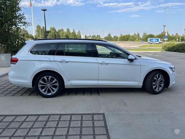 White Volkswagen Passat 2015 in Vilnius, with an engine capacity of 1.97 L and mileage of 305 thousand km for 9500 €, photo 3 on AUTOMOTO.COM.LV