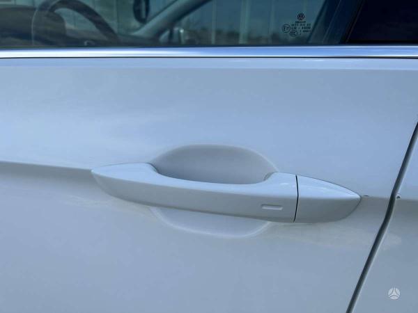 White Volkswagen Passat 2015 in Vilnius, with an engine capacity of 1.97 L and mileage of 305 thousand km for 9500 €, photo 10 on AUTOMOTO.COM.LV
