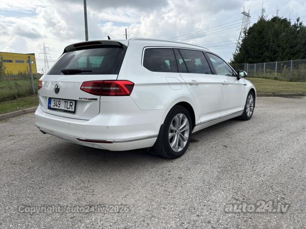 White Volkswagen Passat 2015 in Tallinn, with an engine capacity of 2.00 L and mileage of 265 thousand km for 9899 €, photo 3 on AUTOMOTO.COM.LV